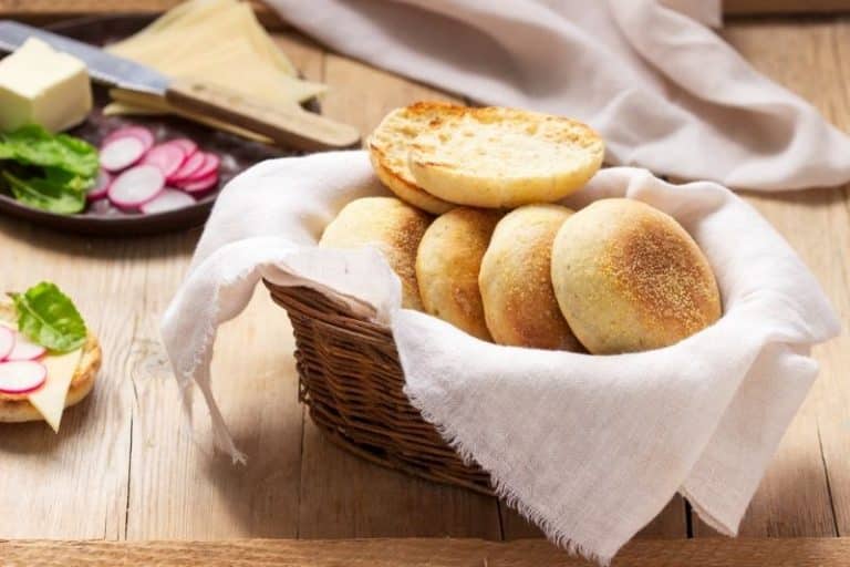 Crumpet Vs English Muffin: Difference in Taste, Texture and Nutrition ...